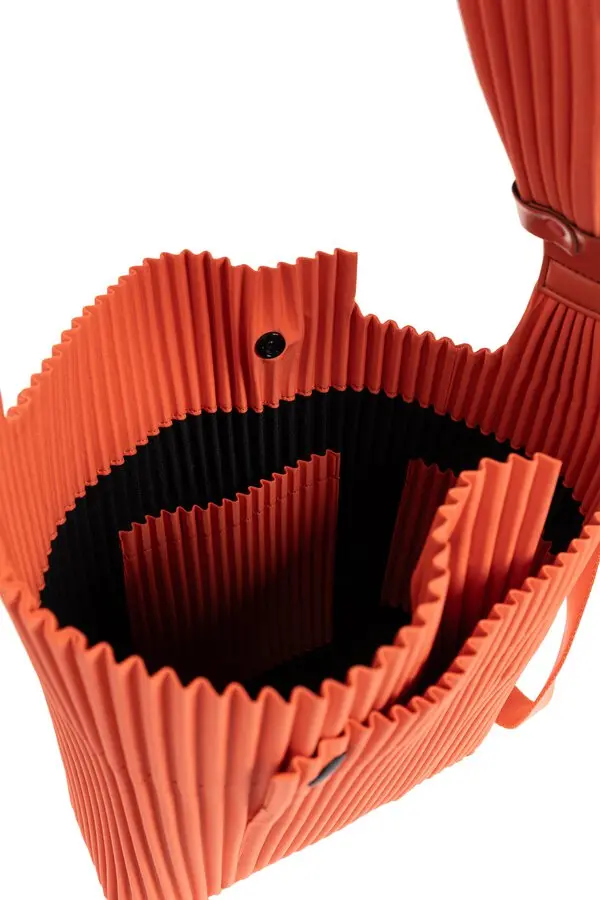 Issey Miyake Pleated Shoulder Bag - Orange