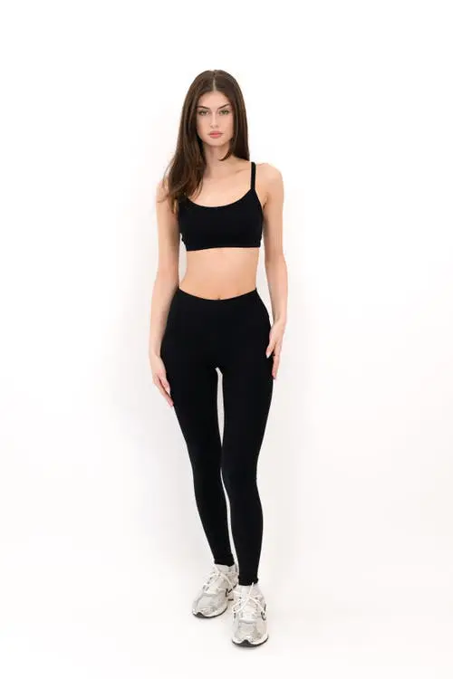 ON/OFF ESSENTIALS The Core Legging - Black
