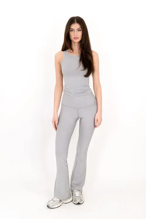 ON/OFF ESSENTIALS The Core Flare Legging - Gray