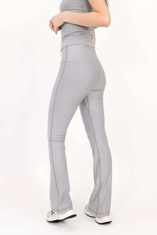 ON/OFF ESSENTIALS The Core Flare Legging - Gray