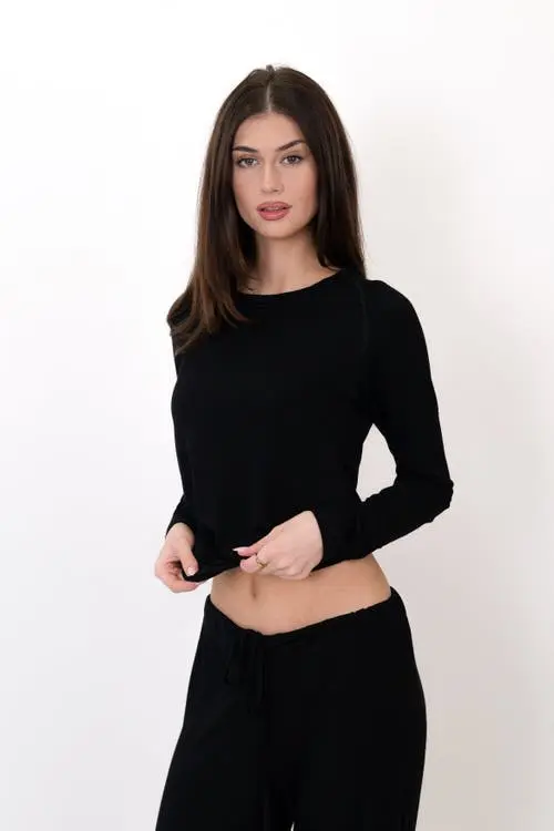 ON/OFF ESSENTIALS The Everyday Long Sleeve - Black
