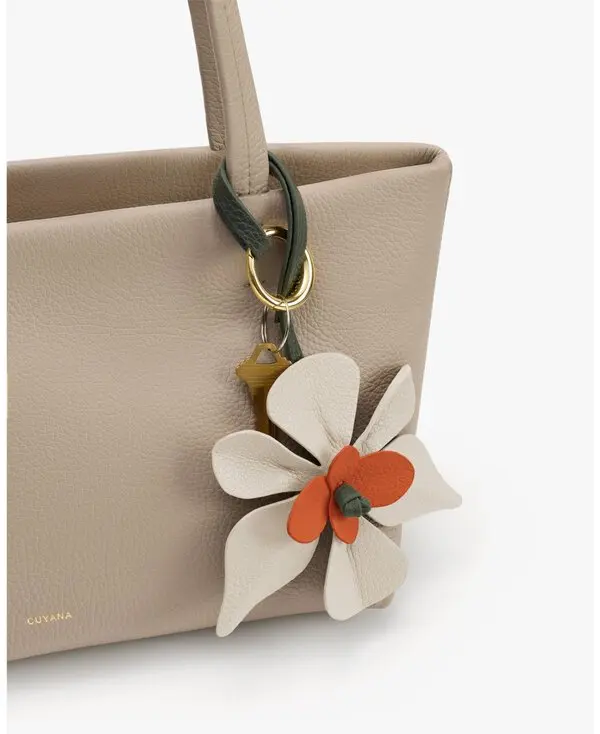 Cuyana Orchid Charm - Ecru