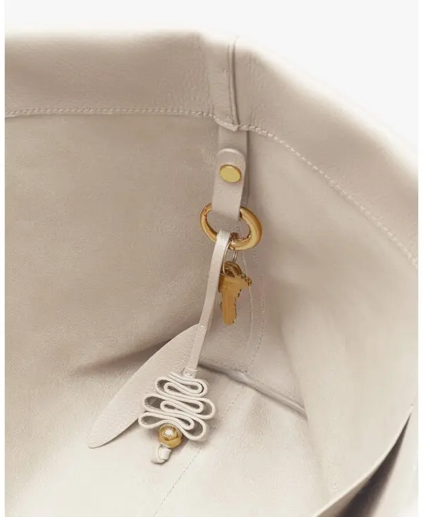 Cuyana Serpentina Keychain - Ecru