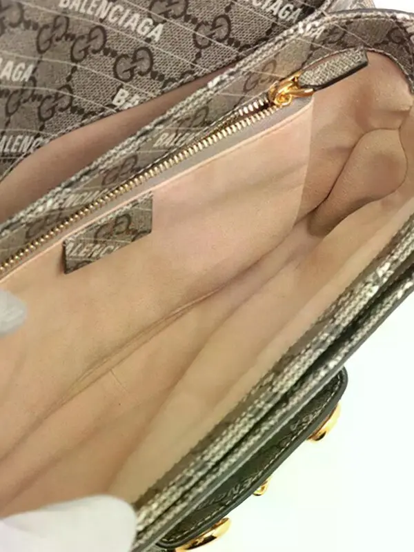 Gucci 1955 Horsebit Gg Supreme Shoulder Bag - Neutrals