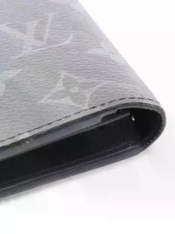 LOUIS VUITTON 2021s Brazza Monogram Eclipse Wallet - Grey