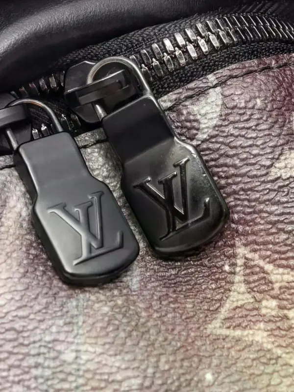 LOUIS VUITTON 2019 Discovery Monogram Galaxy Belt Bag - Grey