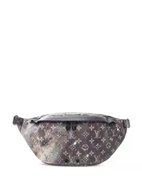 LOUIS VUITTON 2019 Discovery Monogram Galaxy Belt Bag - Grey