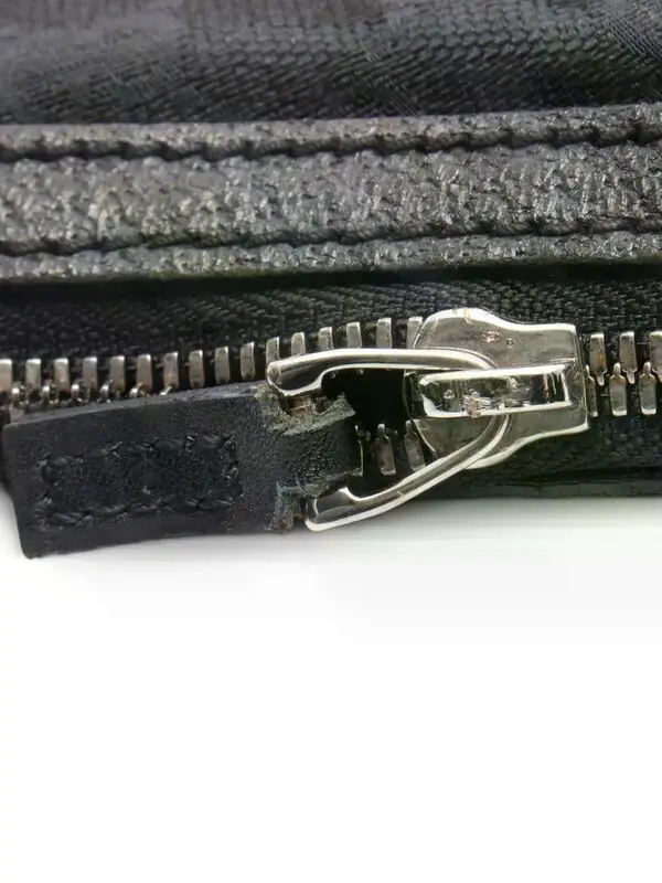 Gucci Gg Canvas Shoulder Bag - Black