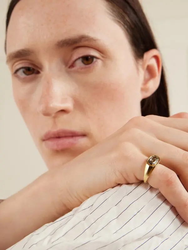 LUCY DELIUS Insignia 18-karat Oval Champagne Diamond Ring