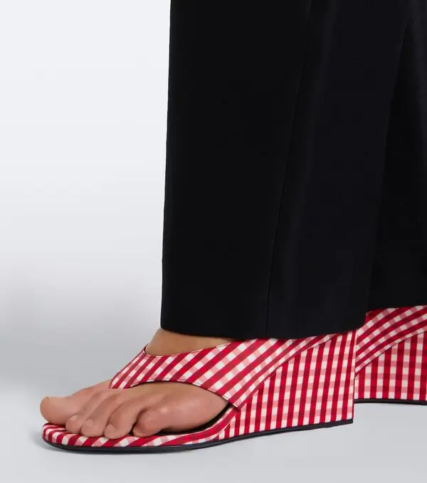 Alaïa Wedge Thong Sandals - Red