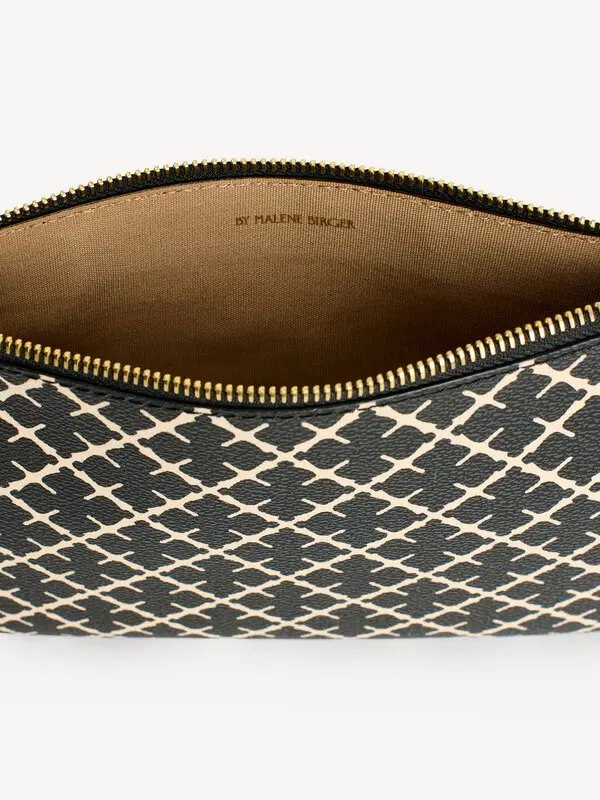 BY MALENE BIRGER Ivy Clutch With Signature Flower Print - Black
