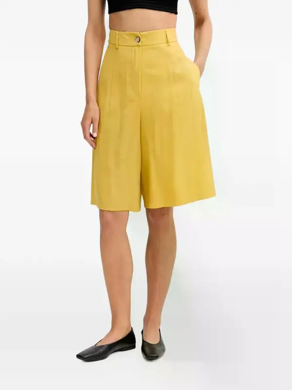 VICOLO Pleated Tailored Shorts