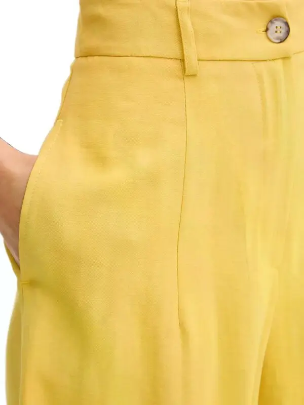 VICOLO Pleated Tailored Shorts