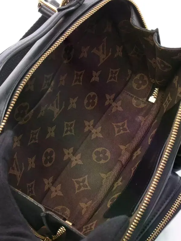 LOUIS VUITTON 2010s Utility Leather Mini Crossbody Bag