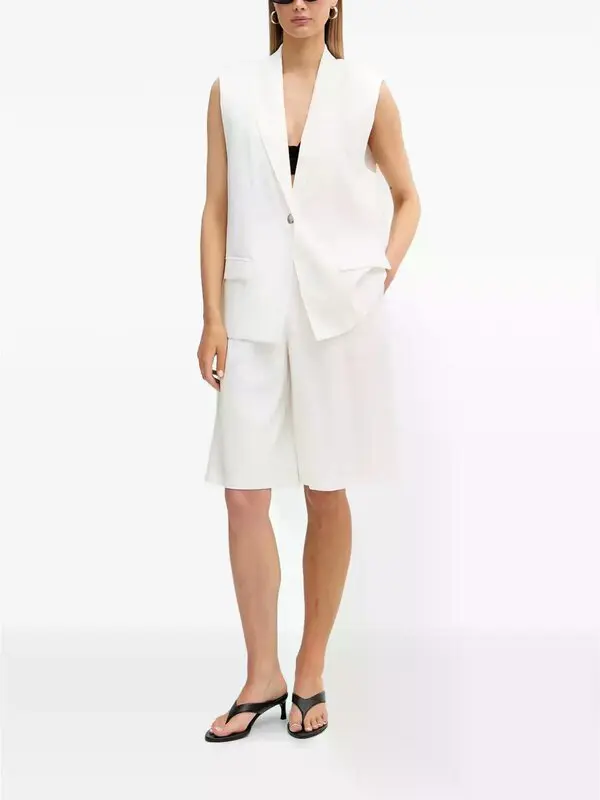 VICOLO Pleated Tailored Shorts