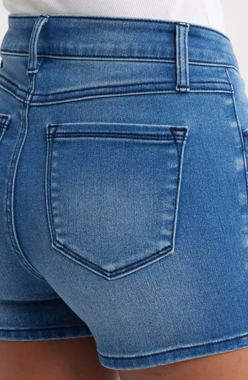 1822 Denim Butter Front Pocket Shorts