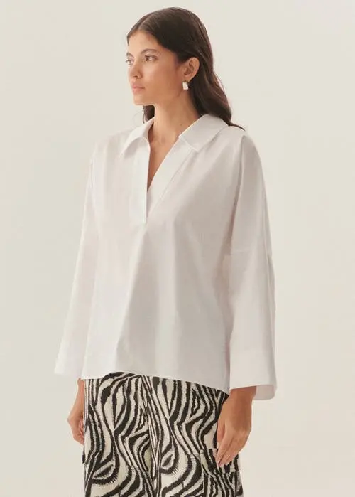 EXQUISE Lucia V Neck Blouse