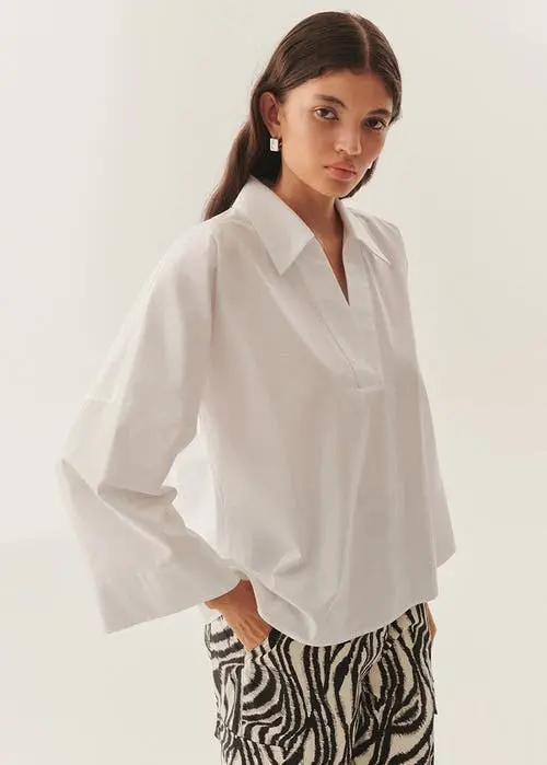 EXQUISE Lucia V-neck Blouse