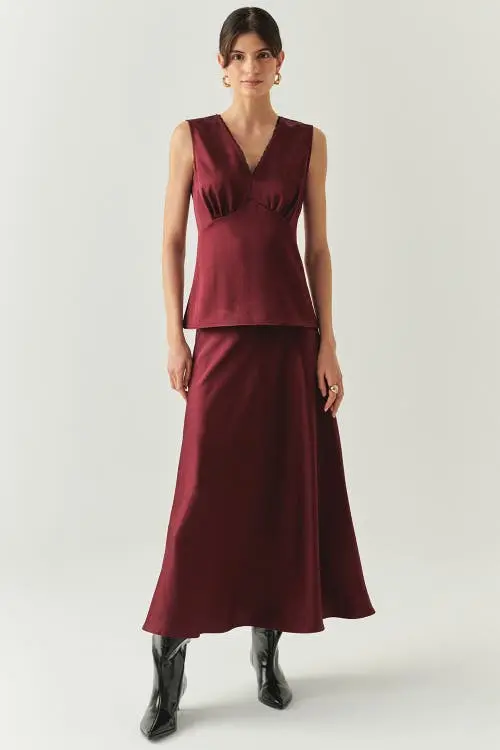 EXQUISE Galilea V Neck Satin Look Blouse