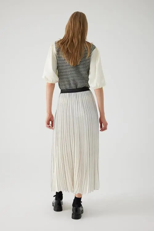 EXQUISE Pleated Painted Midi Skirt