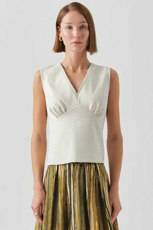 EXQUISE Baylor Sleeveless Knit Blouse