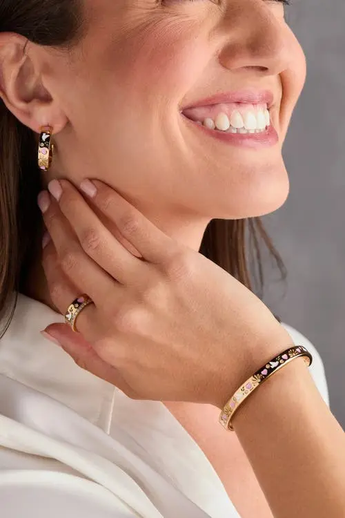 ALEX AND ANI Pray