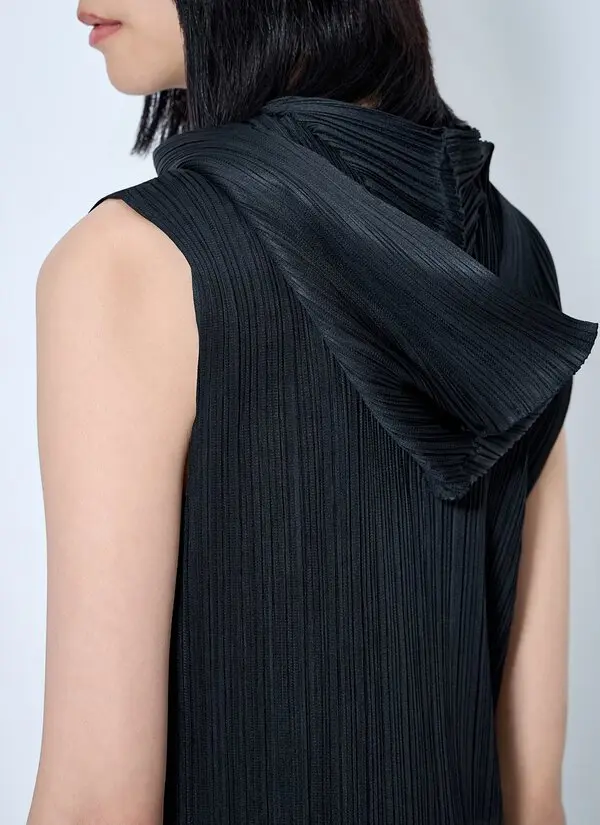 Issey Miyake Sleeveless Hooded Zip-up Top