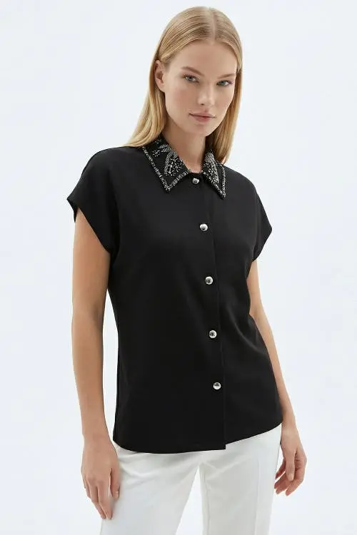 EXQUISE Sleeveless Regular Fit Knit Embroidered Shirt