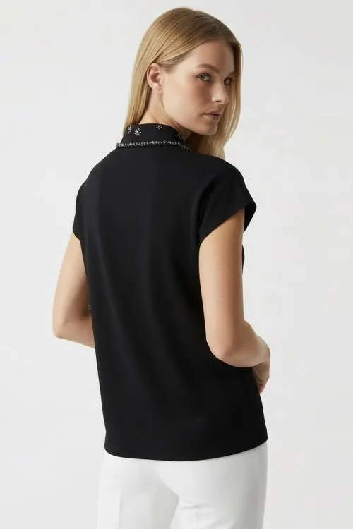 EXQUISE Sleeveless Regular Fit Knit Embroidered Shirt