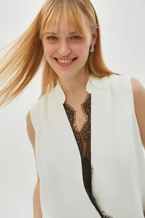 EXQUISE Brenda Sleeveless Blouse