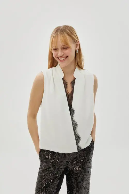 EXQUISE Brenda Sleeveless Blouse