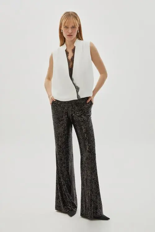 EXQUISE Brenda Sleeveless Blouse