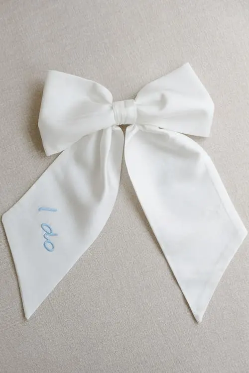UNTAMED PETALS I Do Bow - White