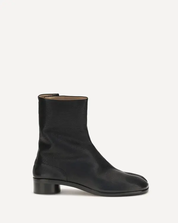 MAISON MARGIELA Tabi Ankle Boots In Grained Leather - Black