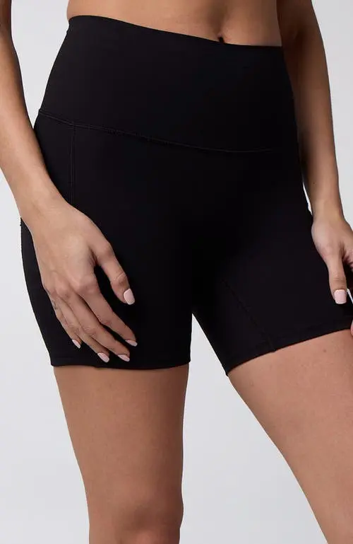 CENTERLINE ATHLETICS Essential 5" High Rise Short - Black