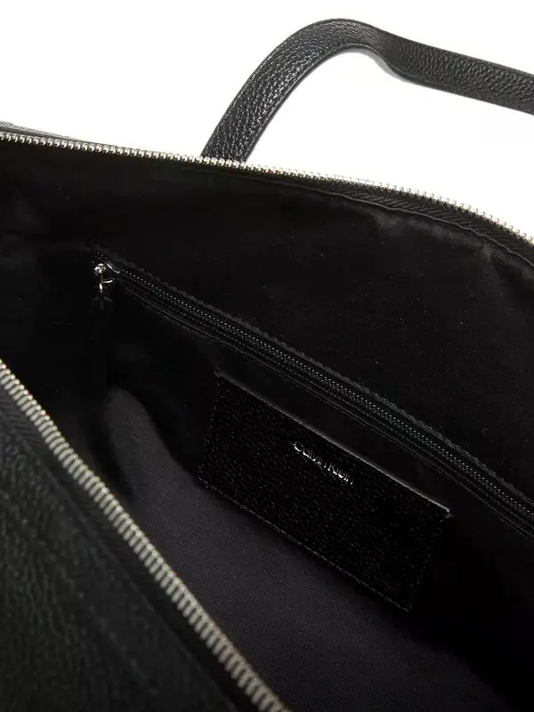 Calvin Klein Logo-plaque Pebbled Shoulder Bag
