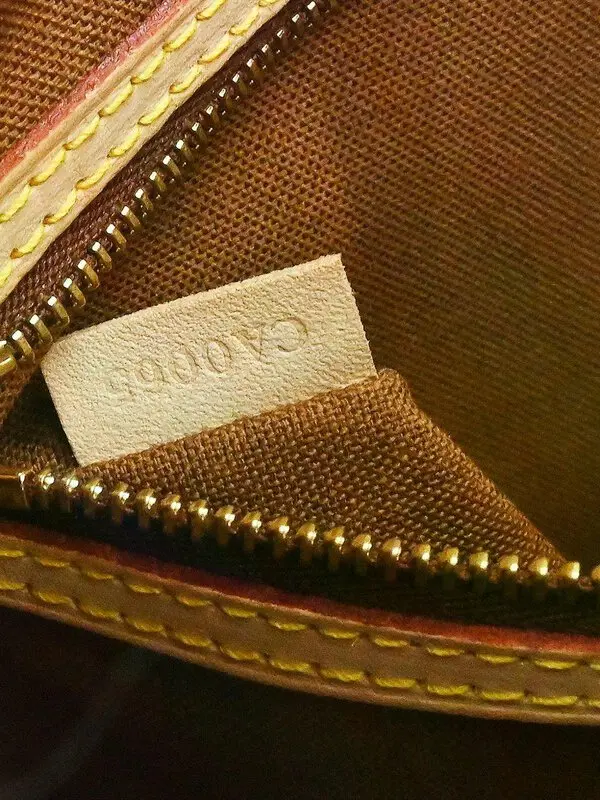 LOUIS VUITTON 2005 Batignolles Horizontal Tote Bag
