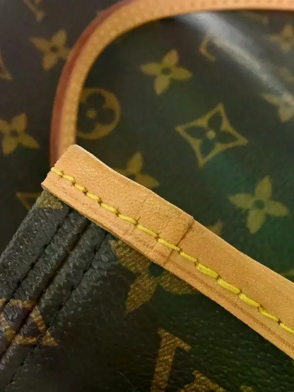 LOUIS VUITTON Neverfull Monogram Tote Bag - Brown