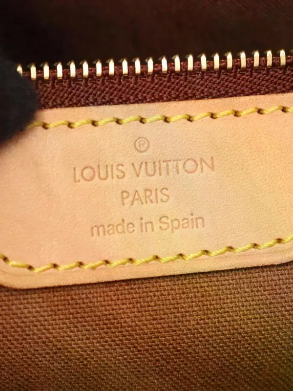LOUIS VUITTON 2002 Monogram Batignolles Horizontal Tote Bag