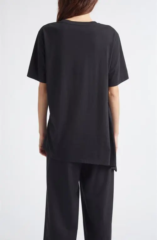 EENK Front Rose Brooch T-shirt