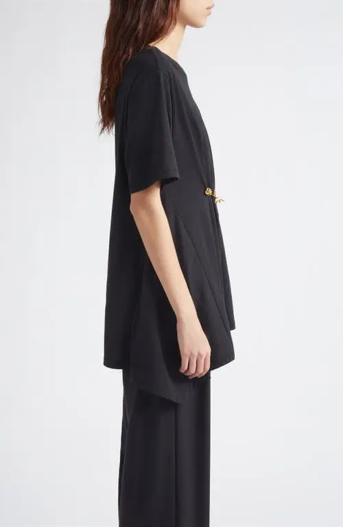 EENK Front Rose Brooch T-shirt