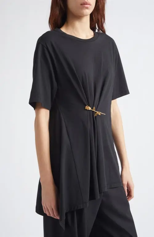 EENK Front Rose Brooch T-shirt