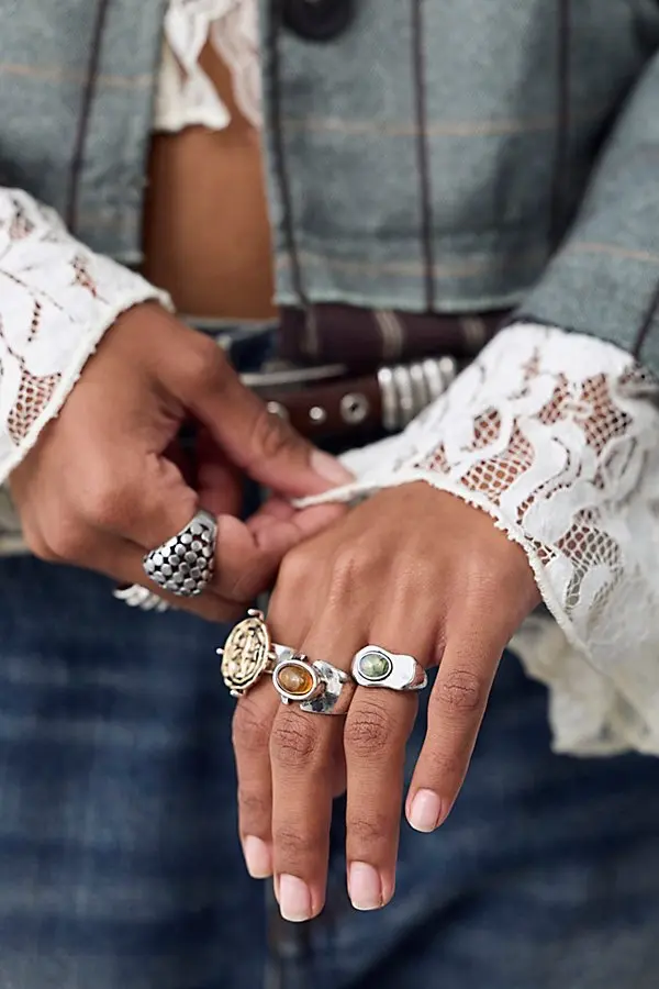 Free People Etta Pinky Ring - Silver/peridot