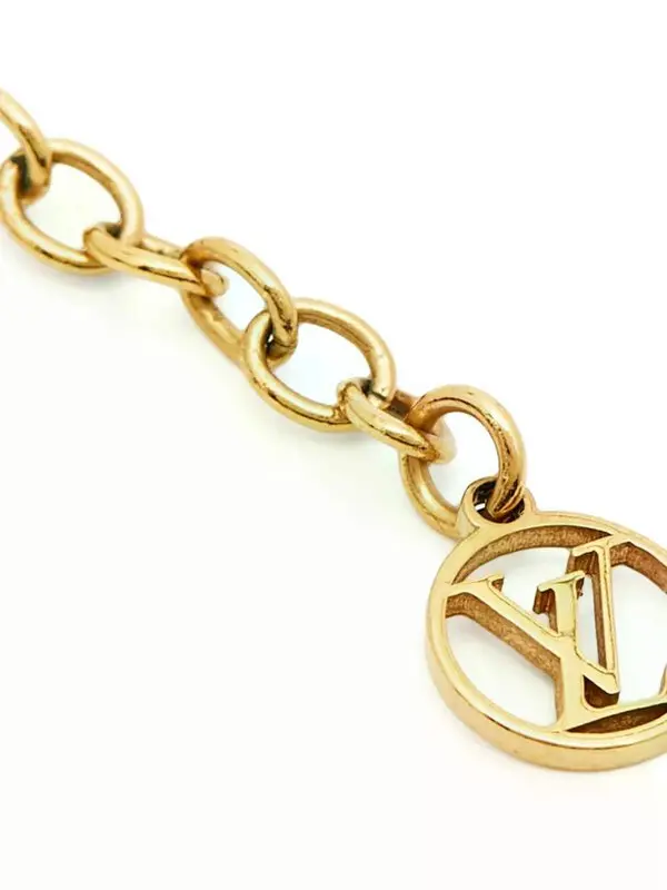 LOUIS VUITTON Essential V Necklace