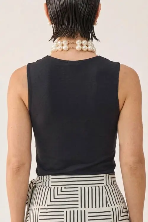 REISTOR Sweetheart Neck Top
