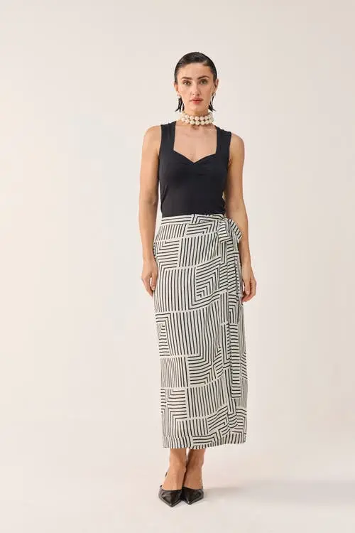 REISTOR Sweetheart Neck Top