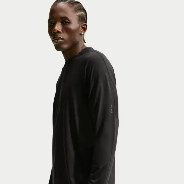 Nike 24.7 Impossiblysoft Light Dri-fit Long-sleeve Top - Black