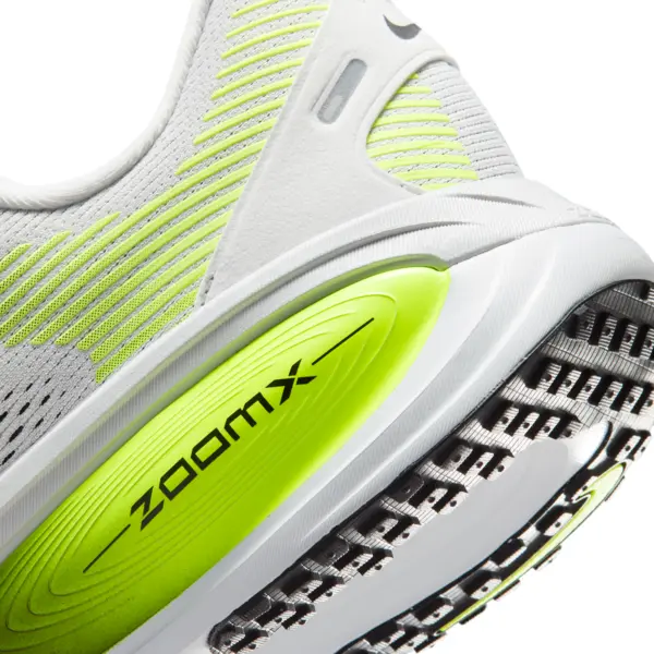 Nike Vomero 18 Road Running Shoes
