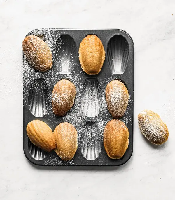 DE BUYER Non-stick Madeleines Baking Tray