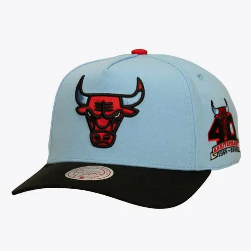 Mitchell & Ness Chicago Bulls "in The City" Pro Pinch Snapback Hat - Light Blue